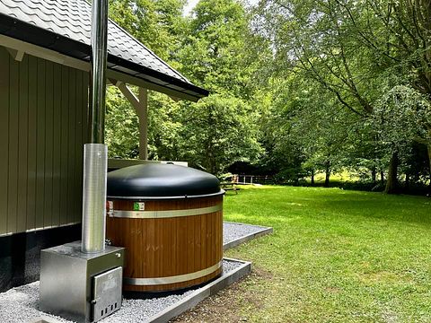 Einzigartiges Chalet mit Whirlpool an einem Fluss in Graide